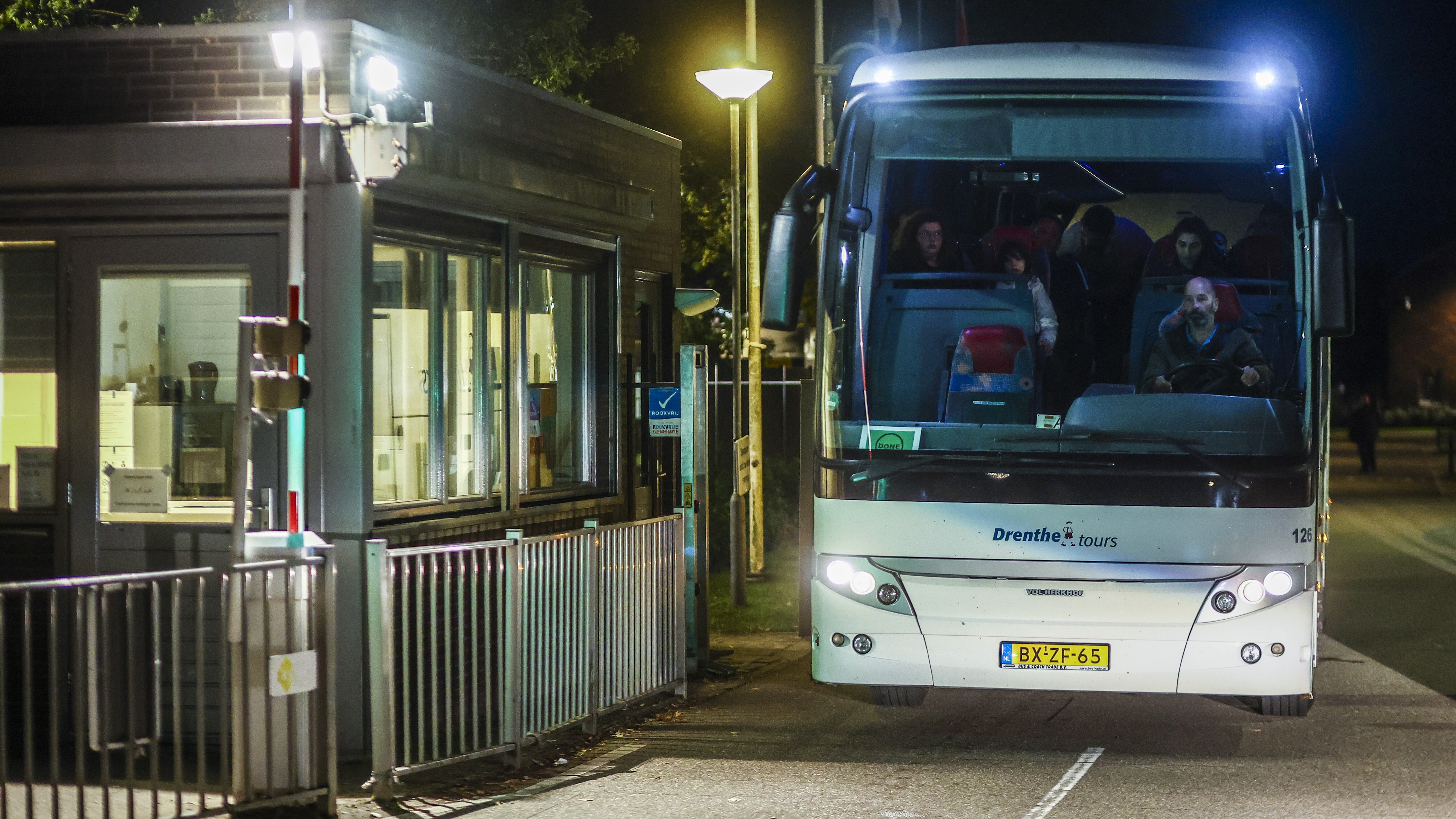 Den Haag regelt spoedopvang om 'zeer acute situatie' Ter Apel - RTV Drenthe