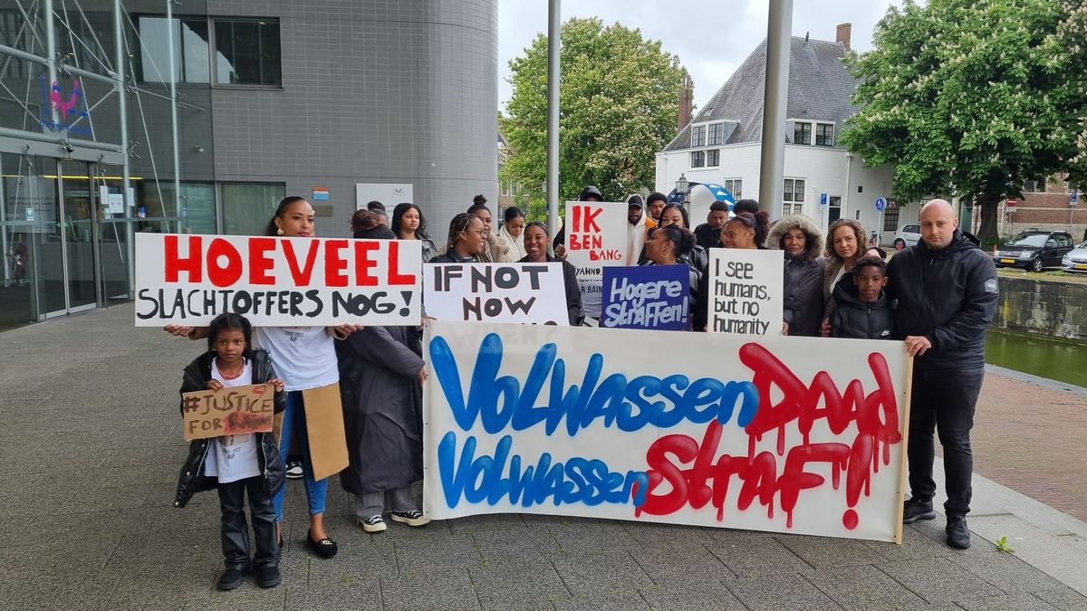 Protest bij rechtszaak Rainée vanwege jeugdstrafrecht: 'Het is niet te ...