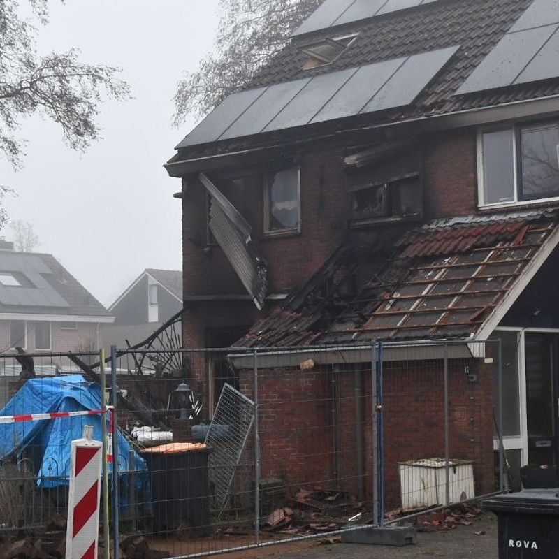 Verdachte dodelijke brand Vroomshoop in tranen: 'Heel erg tragisch' - Oost