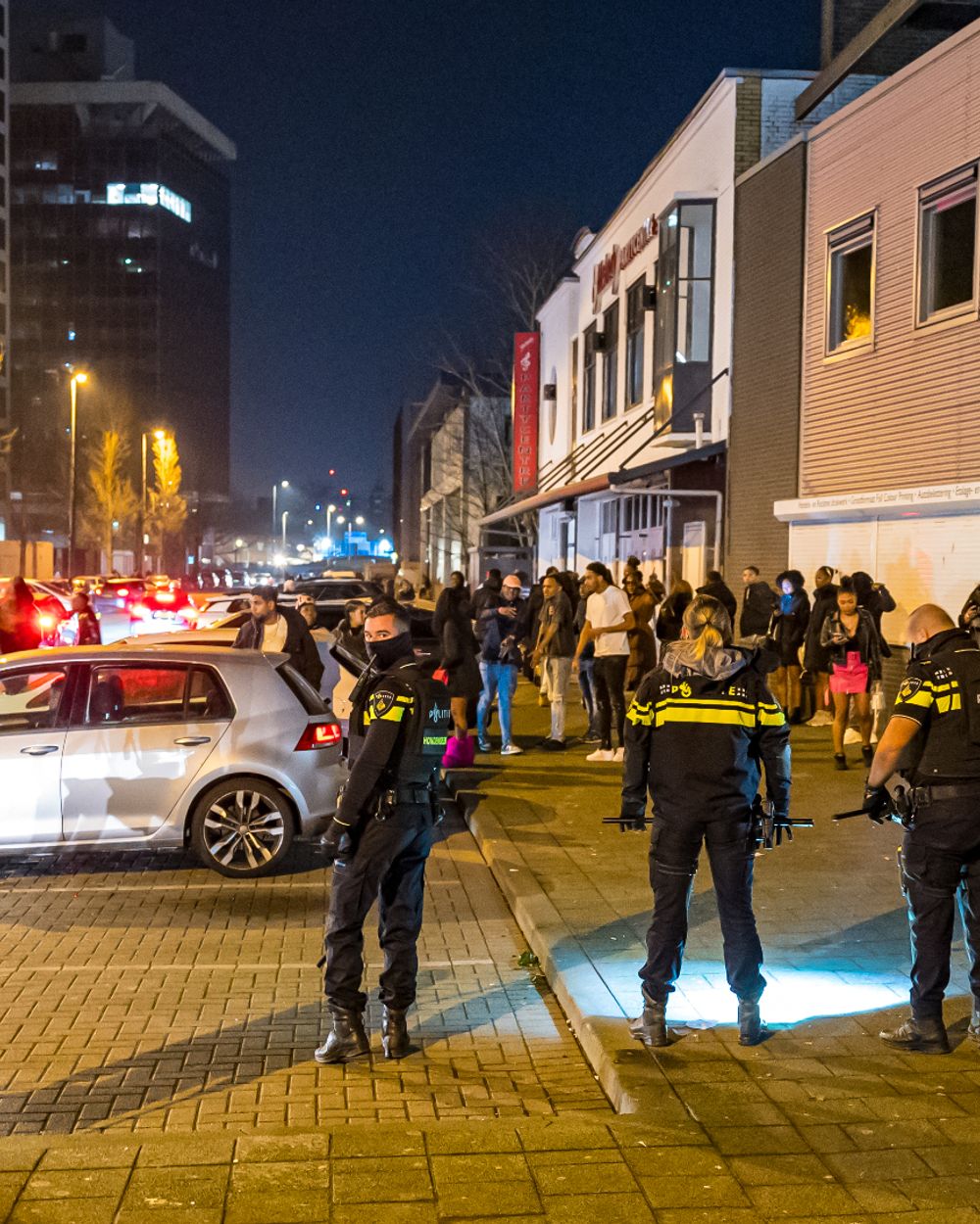 Schietpartij bij groot feest in Rotterdams zalencentrum: twee zwaargewonden - Rijnmond
