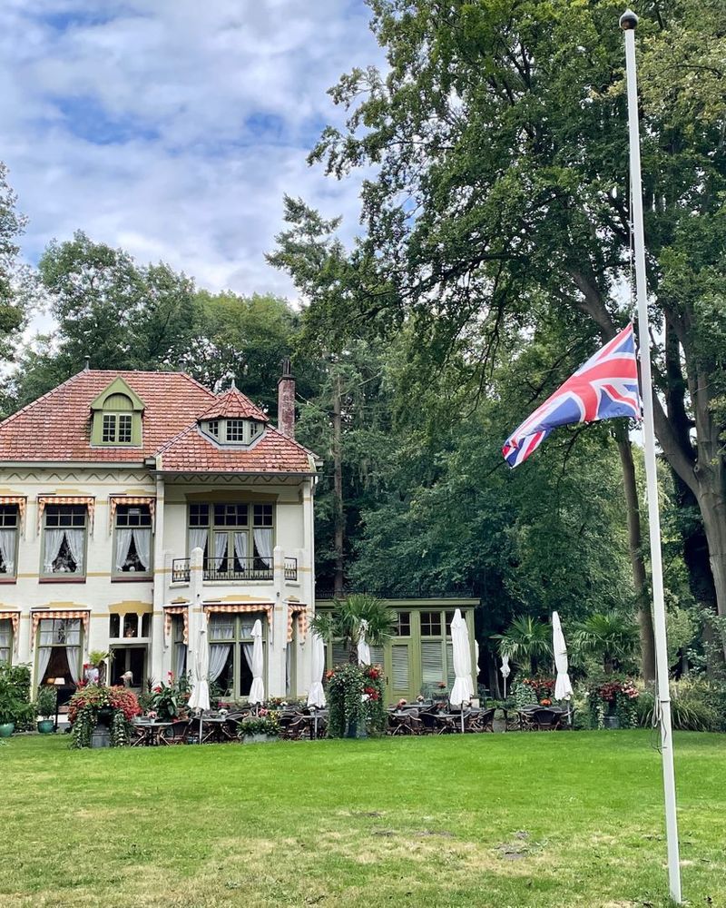 Engels theehuis in Echten rouwt mee met Britten: 'Er wordt geschiedenis ...