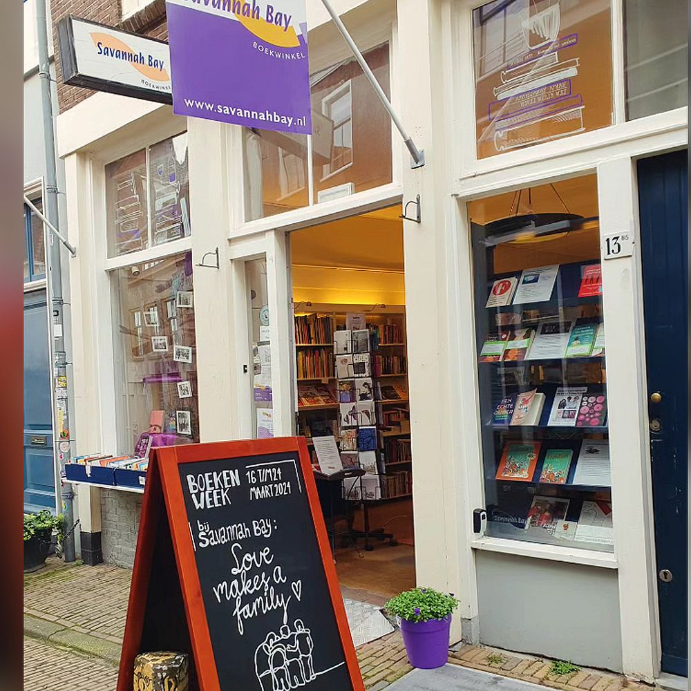 Dieven stelen geld en laptops bij inbraak feministische boekhandel ...