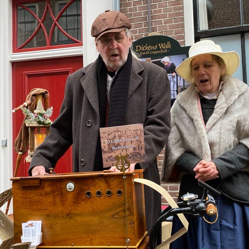 Dickens Festijn in Deventer weer publiekstrekker: "Ik vind het elk jaar ...