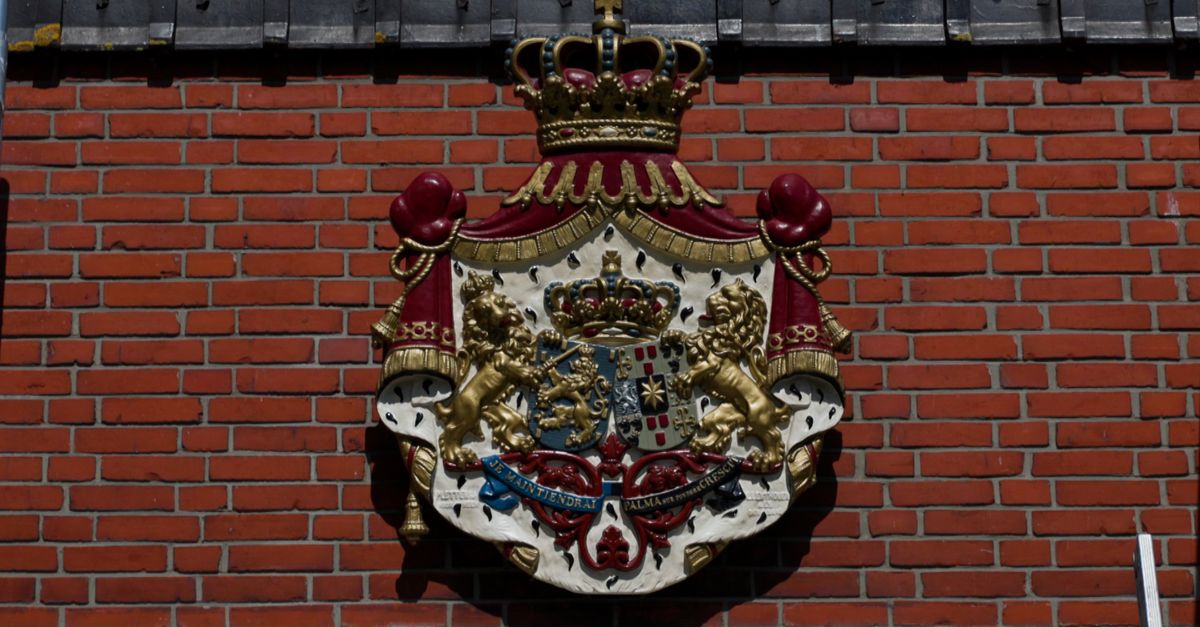 Plaquette van regentes Emma keert terug naar De Groeve: 'Hij hoorde ...