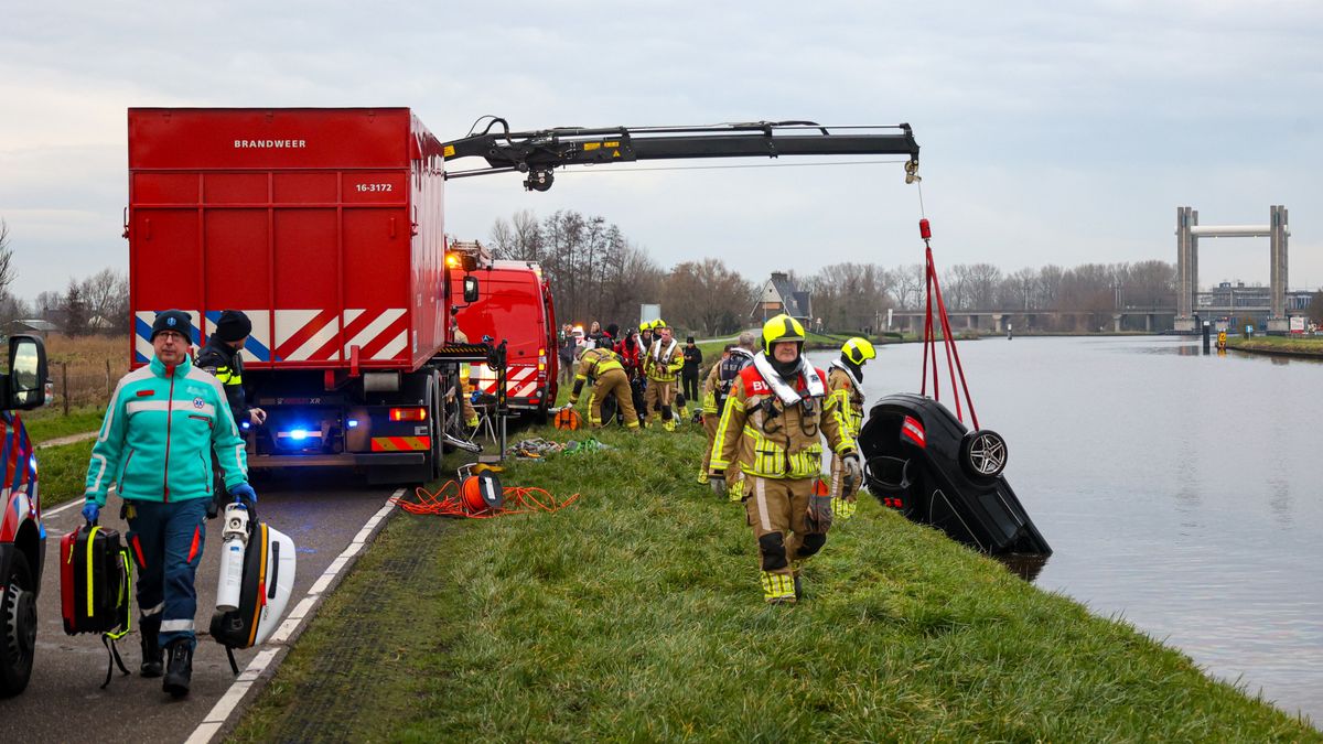 112-nieuws | Auto rijdt water in, hulpdiensten rukken massaal uit - Wegpiraat rijdt 122 km/u te ...
