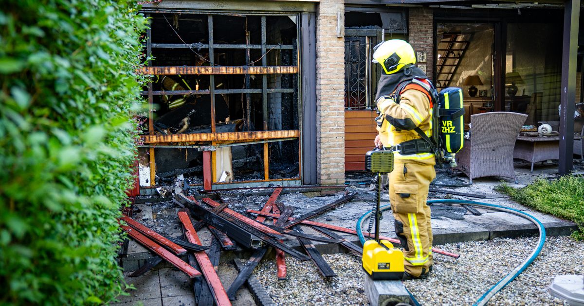 Bewoner raakt gewond bij brand; twee huizen onbewoonbaar - Rijnmond