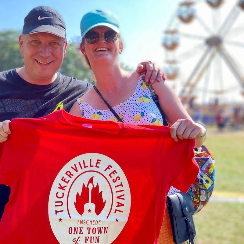 Festivalgangers genieten van bloedhete laatste editie Tuckerville ...