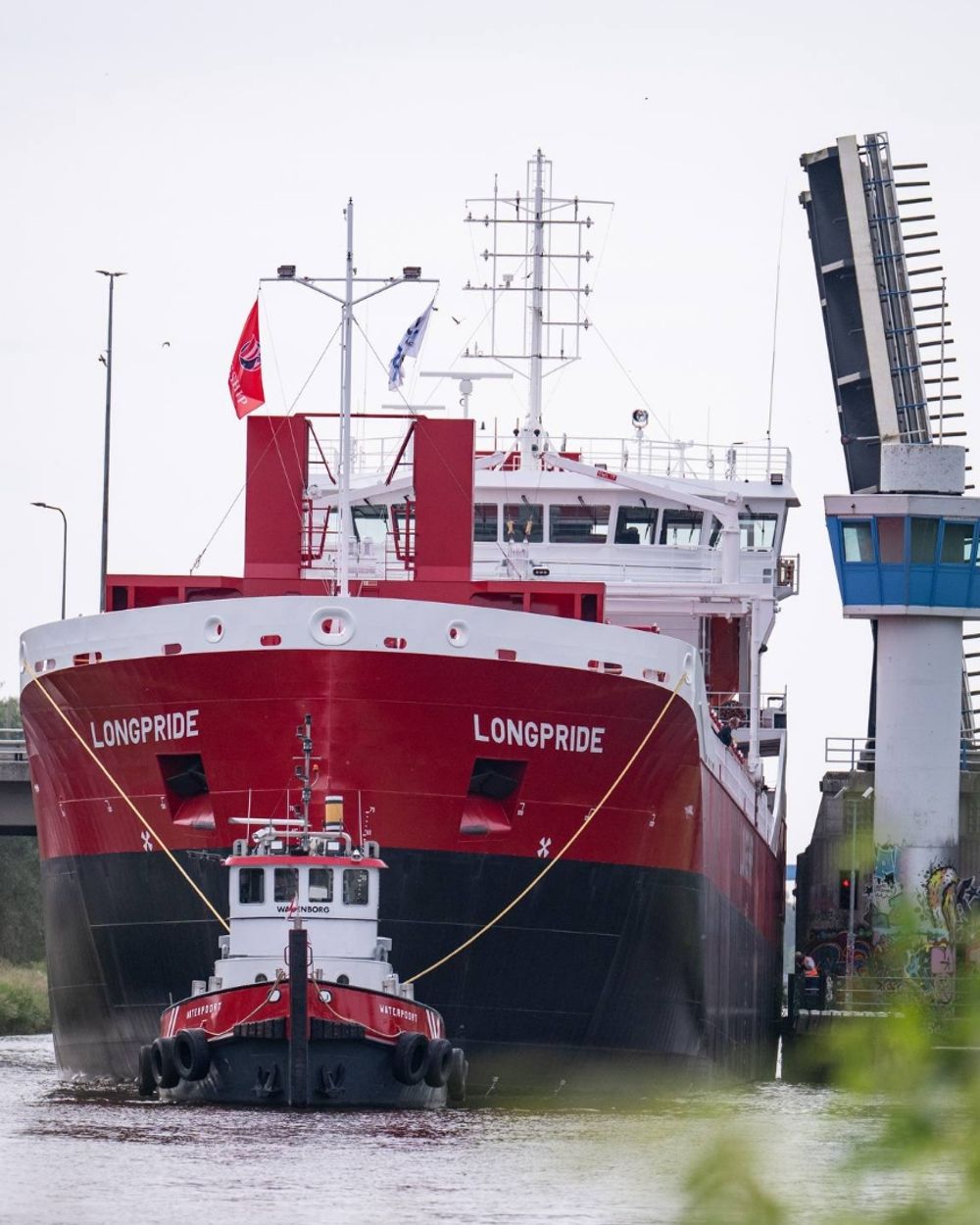 112-nieuws: Passage schip zorgt voor file op de ring • Autobrand in ...