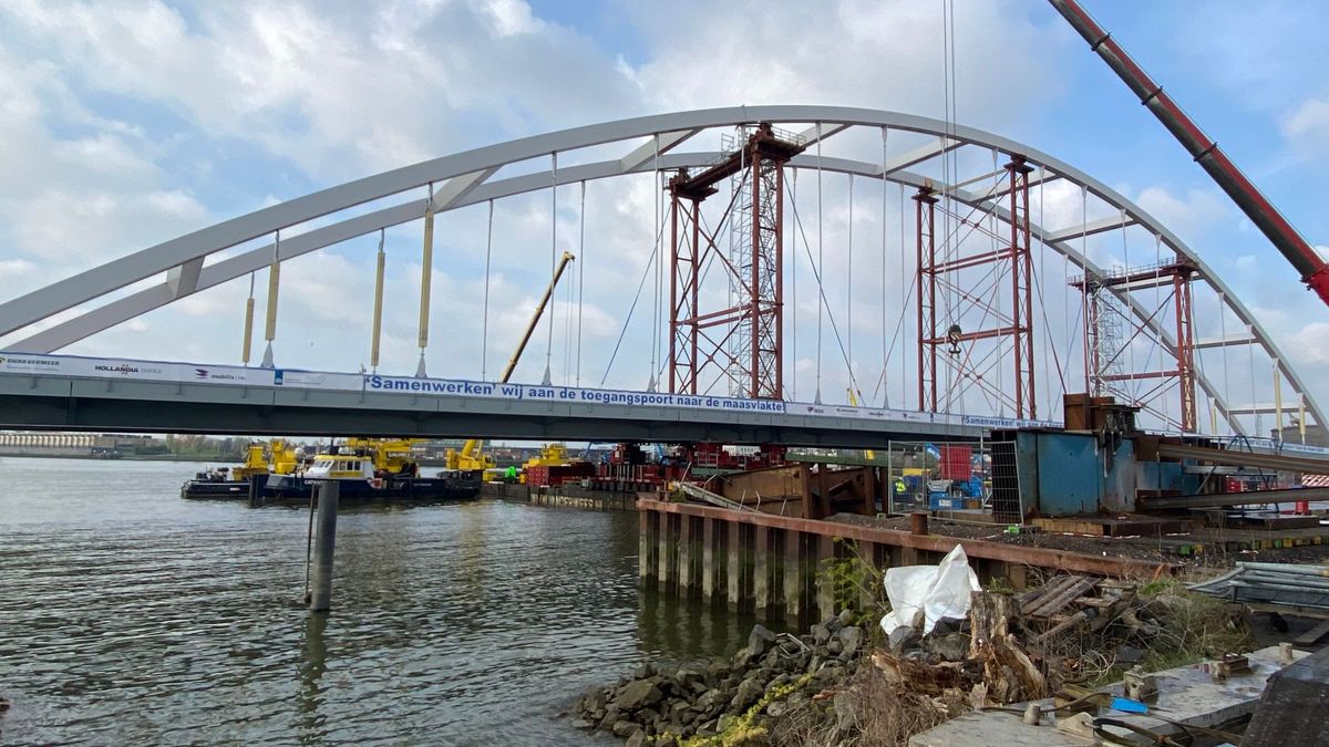 Nieuwe Suurhoffbrug zondag op transport naar eindbestemming: 'Als het ...