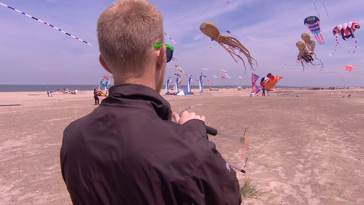 Deze vliegeraar werkte drie jaar aan zijn 'stoeipoes' (video) - Omroep ...