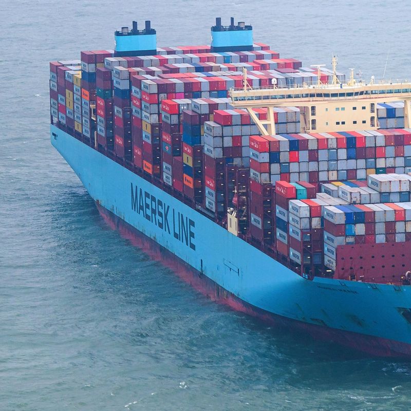 Waddenvereniging bezorgd over vastgelopen containerschip: 'Ze zijn ...