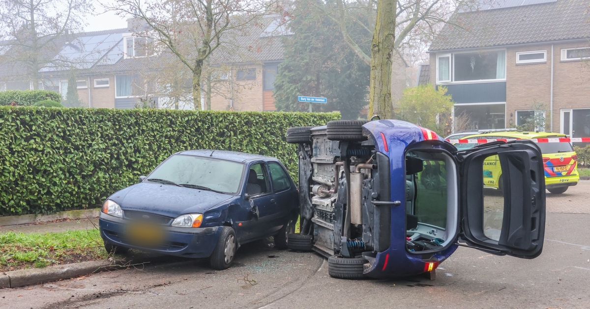 Auto belandt op zijkant in Vleuten - RTV Utrecht