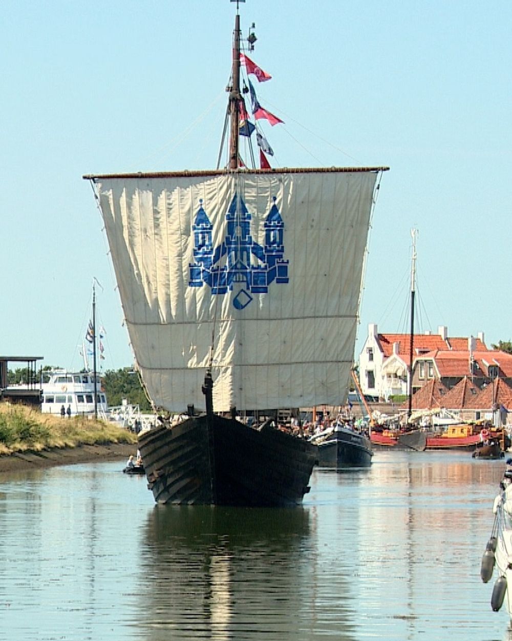 Bijzonder middeleeuws schip luidt Zierikzees festival in - Omroep Zeeland