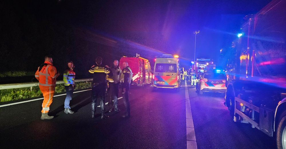 Man (76) omgekomen bij ongeluk A28, twee anderen zwaargewond - RTV Drenthe