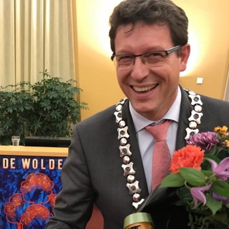 Roger de Groot gaat tweede termijn als burgemeester in - RTV Drenthe