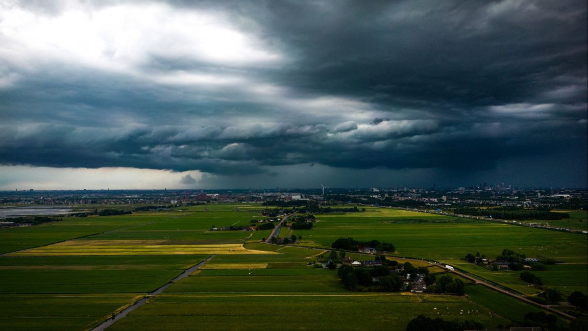Code geel: kans op onweer, hagel en windstoten - Omroep West
