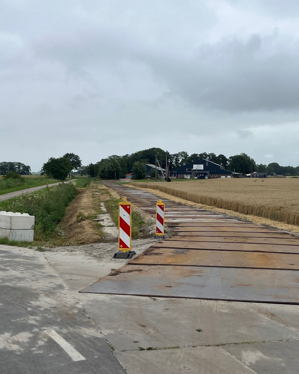 Trekweg in Warfhuizen dreigt weg te zakken en is per direct dicht - RTV ...