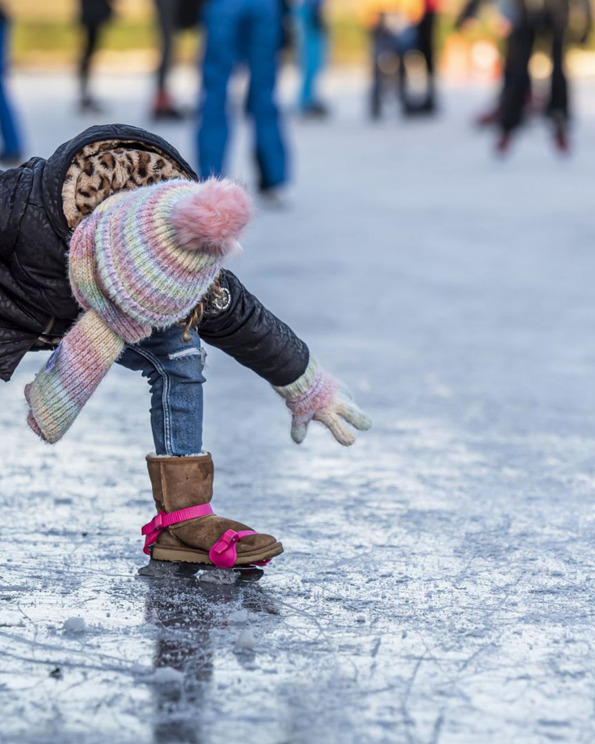 Schaatsen, sleeën en surfen: Zeeuwen genieten op het ijs - Omroep Zeeland
