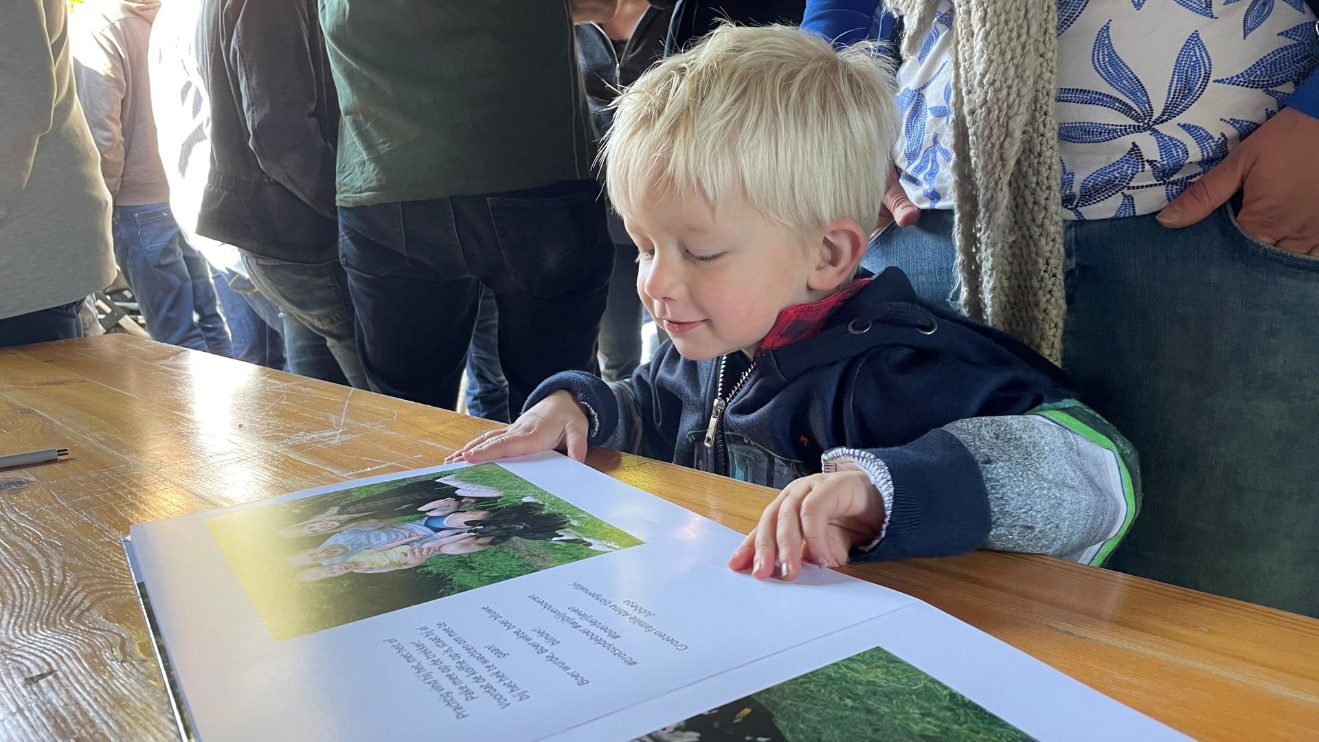 'Protestboek' met boerenportretten voor gedeputeerde Fokkinga - Omrop ...