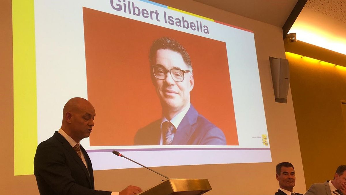 Gilbert Isabella door raad gekozen als nieuwe burgemeester Houten - RTV ...