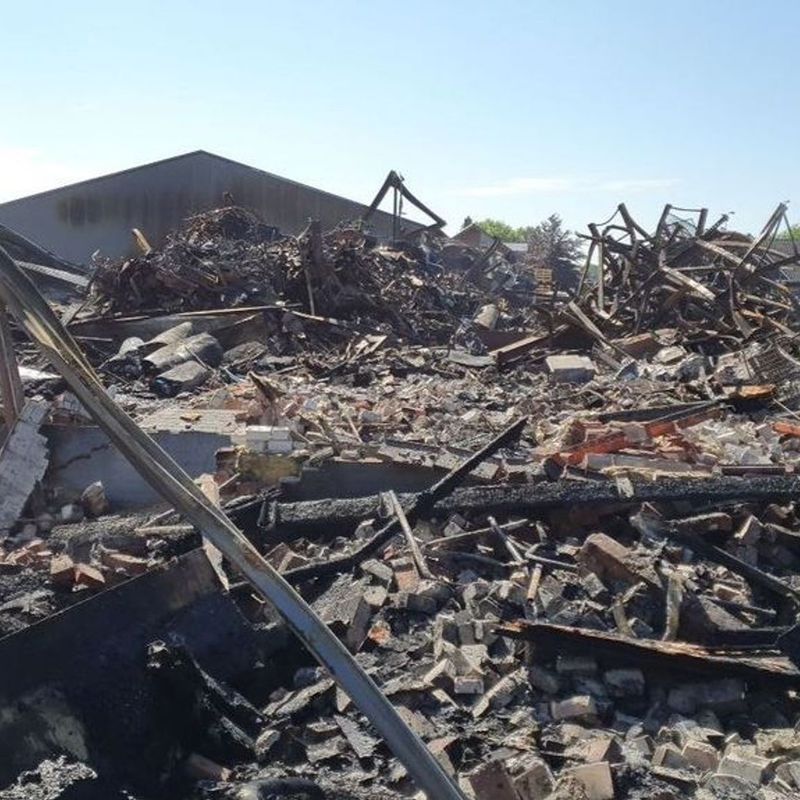 'Alles was zwart', oorzaak brand bij zwembadenwinkel Oldebroek niet meer te achterhalen - Omroep ...