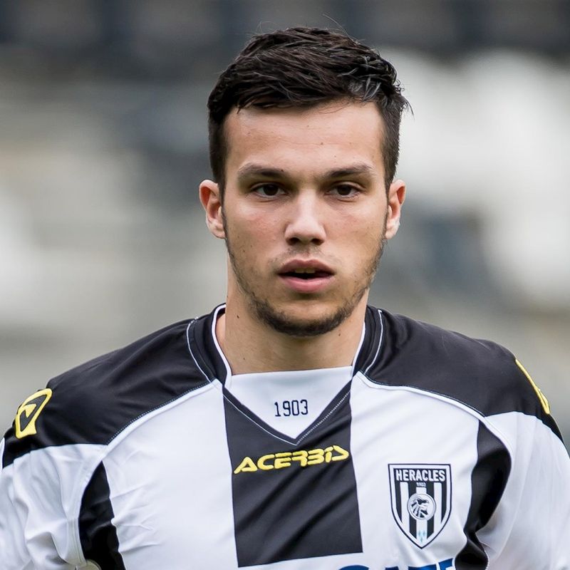 Vujicevic vervangt geschorste Zomer bij Heracles Almelo - Oost