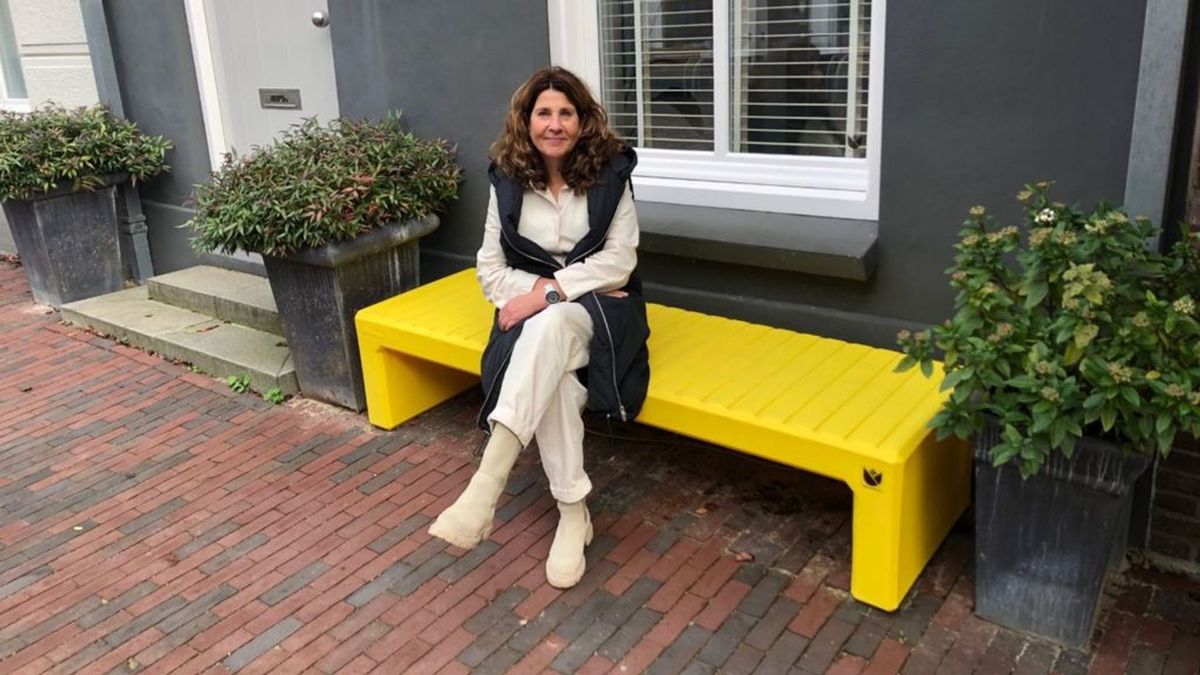 Dit is het verhaal achter het 'lelijke' gele bankje in Doesburg ...