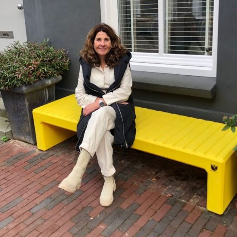 Dit is het verhaal achter het 'lelijke' gele bankje in Doesburg ...