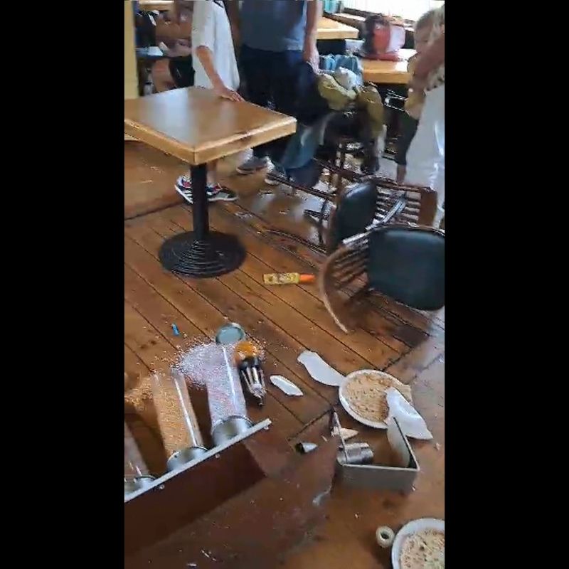 Bekijk hier de schade in de Pannenkoekenboot - Rijnmond