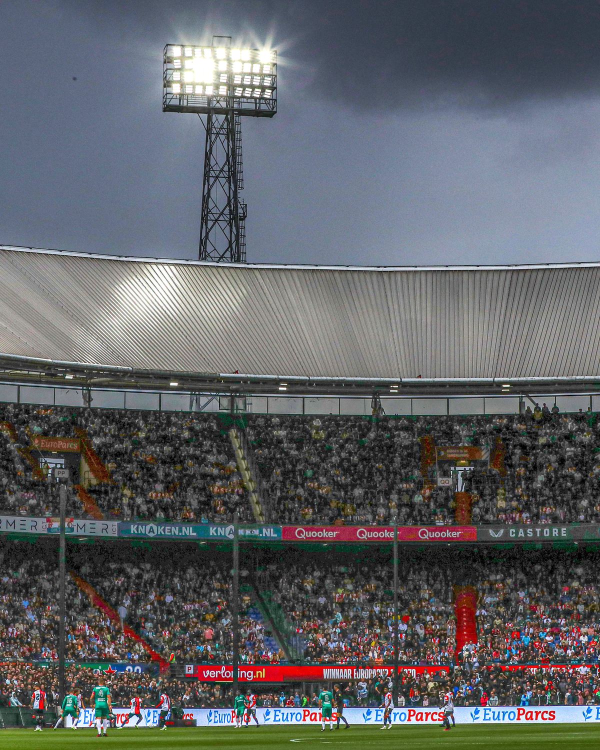 Voetballer Grootfaam (15) stapt over van Ajax naar Feyenoord - Omroep ...