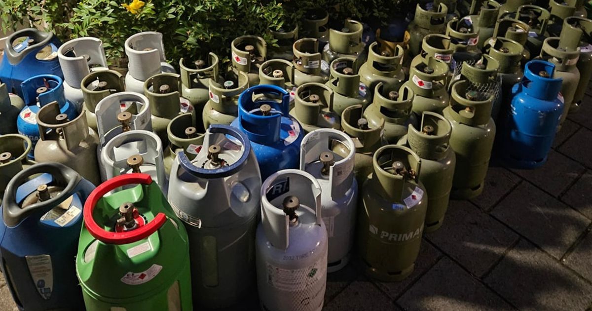 Honderden gasflessen gevonden in kelderboxen: 'Een potentiële vuurbal ...