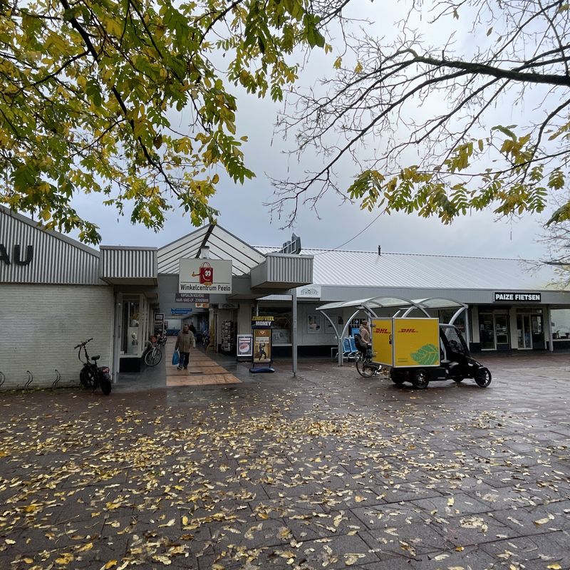 'Verouderd winkelcentrum Peelo in Assen dringend aan opknapbeurt toe ...