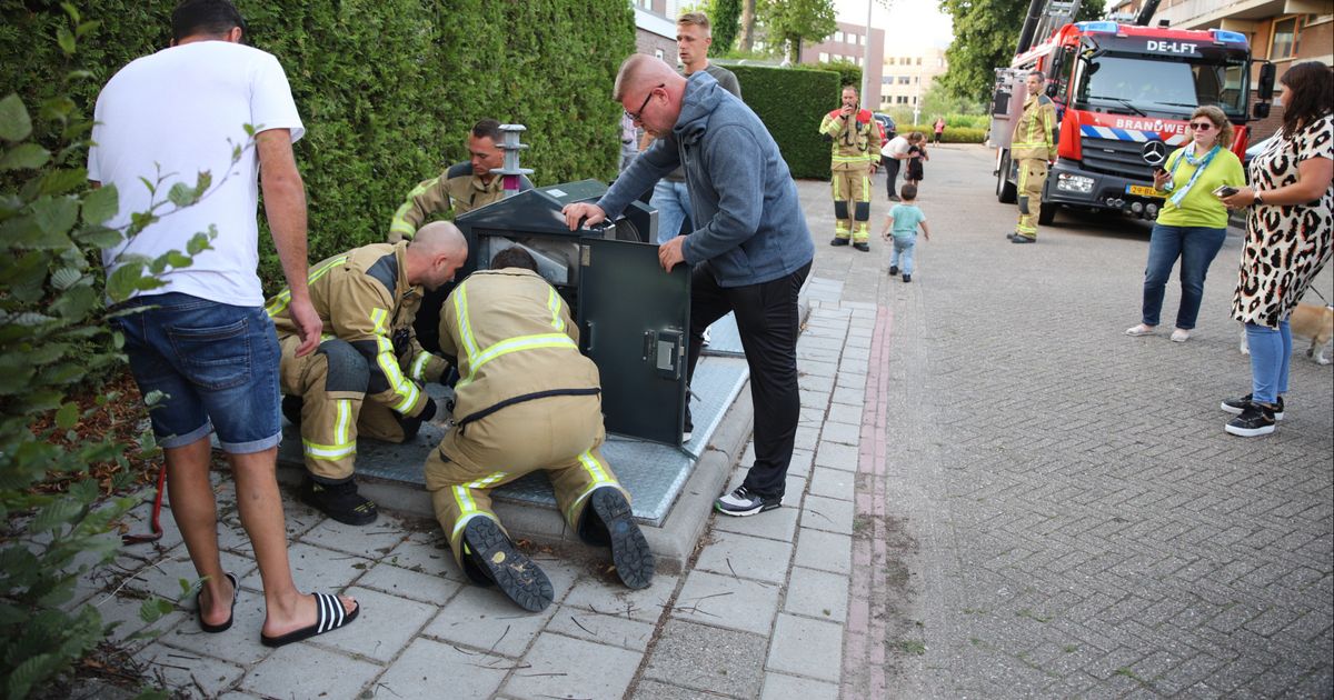 VIDEO: Brandweer redt jongetje uit ondergrondse container - Omroep West