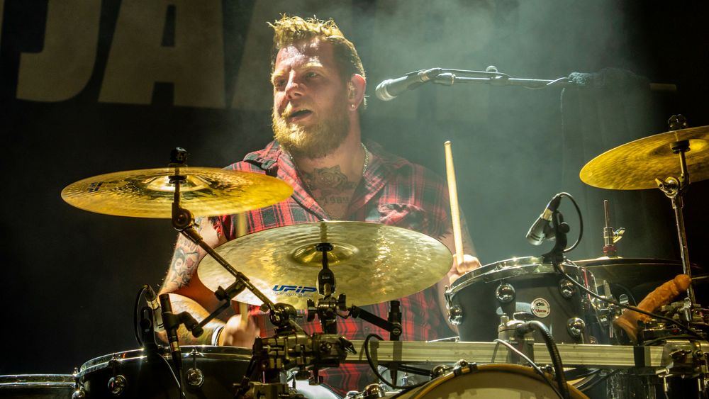 Mooi Wark zet drummer Dennis Hendriks uit de band - RTV Drenthe