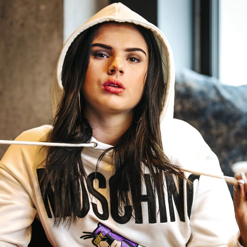 Rapper Famke Louise leeft bij de dag: 'Ik heb geen plannen, wel een ...