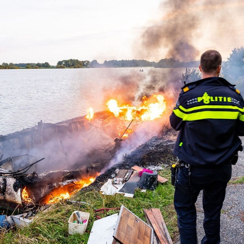 112-nieuws van 22 juli: Auto in de sloot in Sexbierum | Boot uitgebrand ...