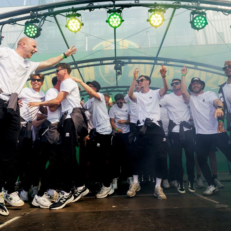 Liveblog huldiging ADO Den Haag | Groot feest als spelers en staf op ...