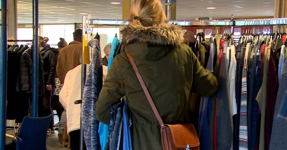 2.000 kilo tweedehands kleding per week bij de kledingbank: 'Dat is ...