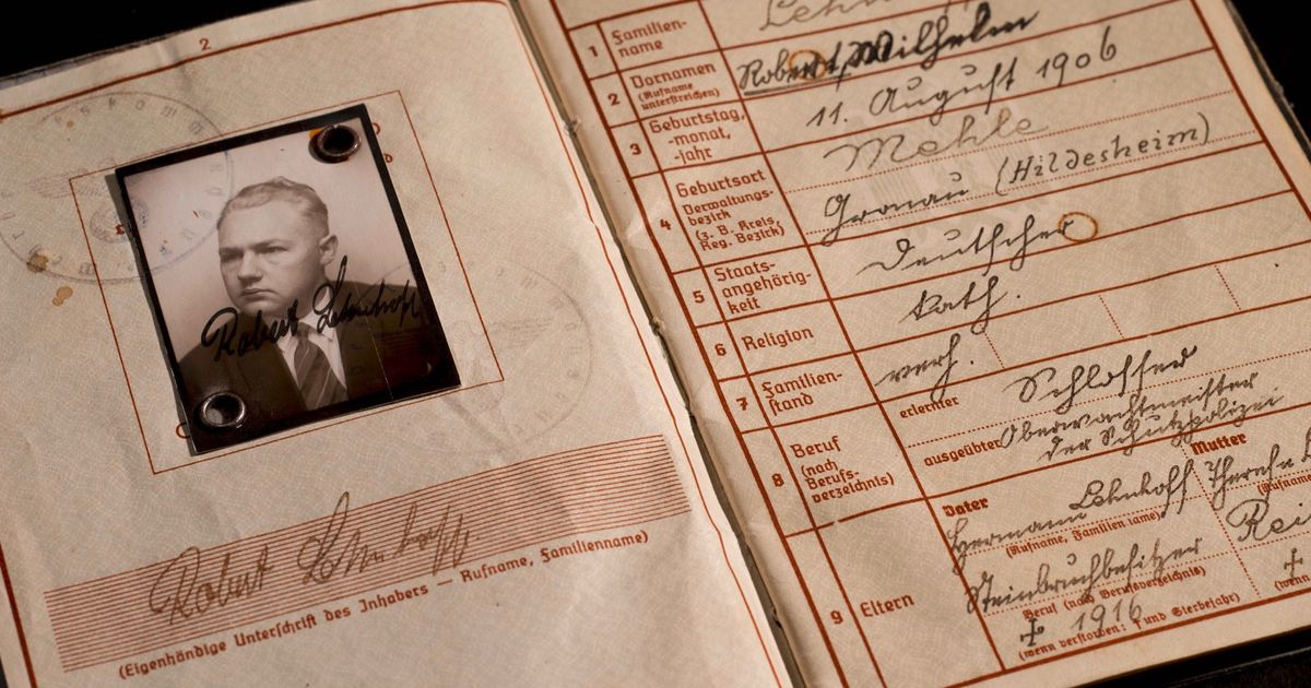 'Schweinehunde!', riep de Beul van het Scholtenhuis voor hij precies 75 ...