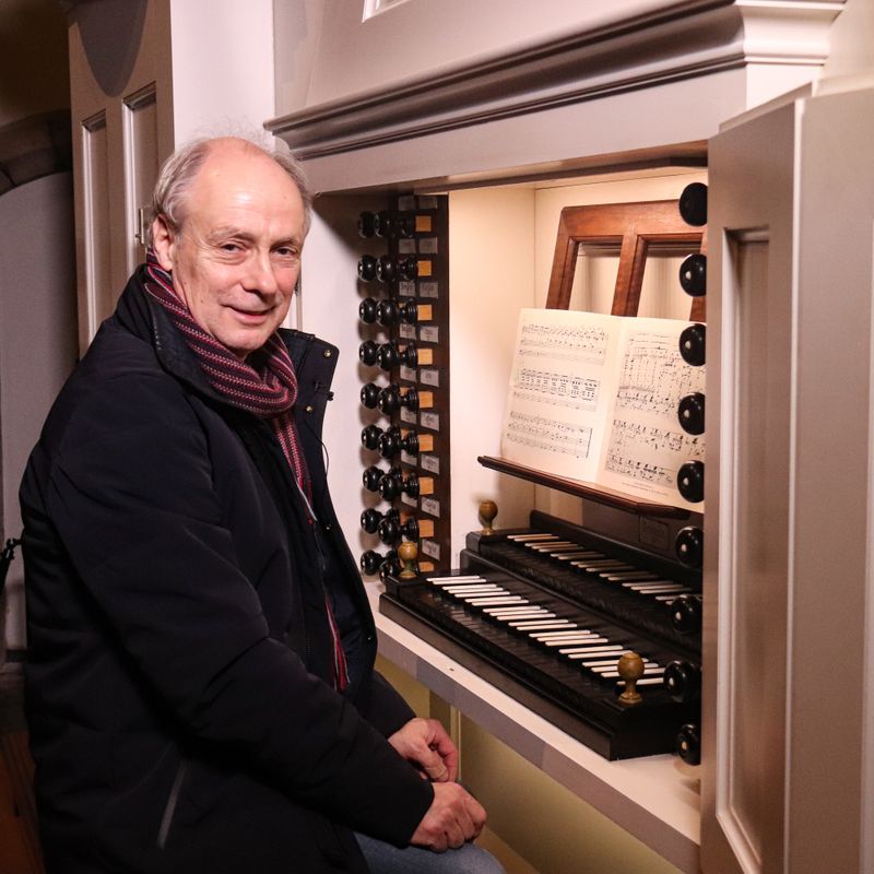 Cor is 25 jaar organist in Grote Kerk Dordrecht: 'Deze galm is uniek in ...
