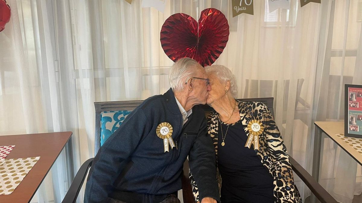 Opa Chris en oma Annie zeventig jaar getrouwd: 'Hij zingt nog ieder jaar Rode Rozen voor oma ...