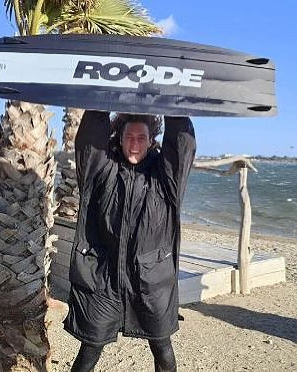 Kitesurfer Jamie Overbeek (20) maakt spectaculaire comeback - Omroep ...
