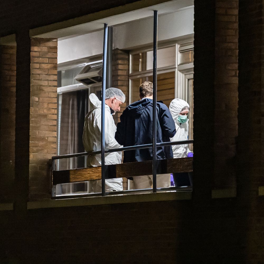 Baby overleden in woning, politie houdt verdachte aan - Rijnmond