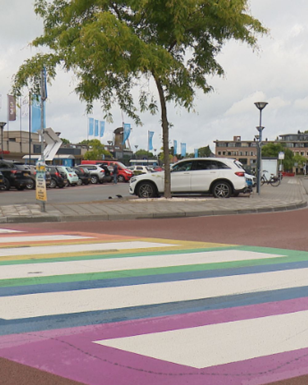 Ophef om regenboogzebrapad in Axel: 'Iedereen moet zich welkom voelen ...
