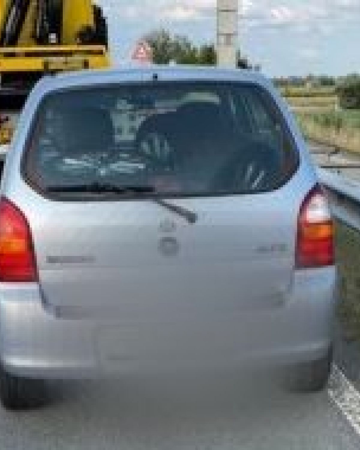Auto geparkeerd op invoegstrook Pleijroute - Omroep Gelderland