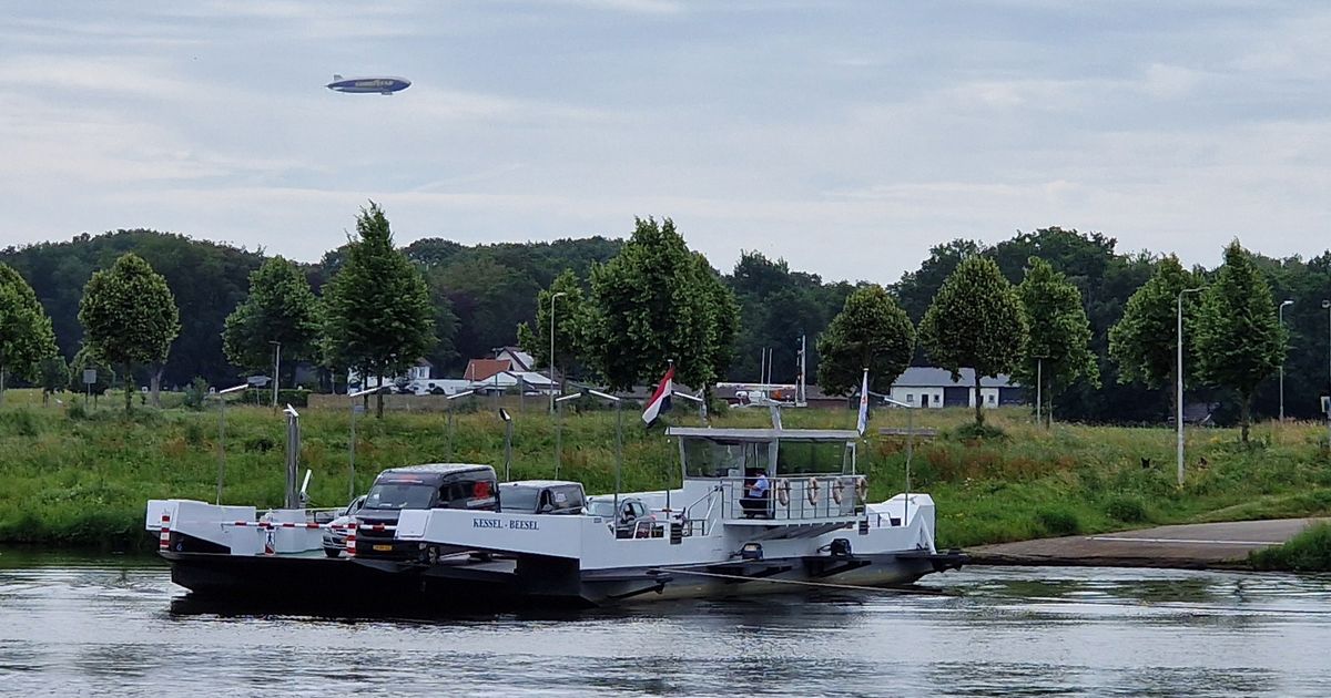 Duitse zeppelin boven Midden-Limburg trekt bekijks - L1 Nieuws