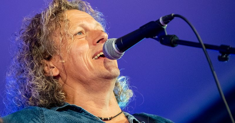 De Kast is 35 jaar: Friese poplegendes vieren jubileum met groot orkest ...