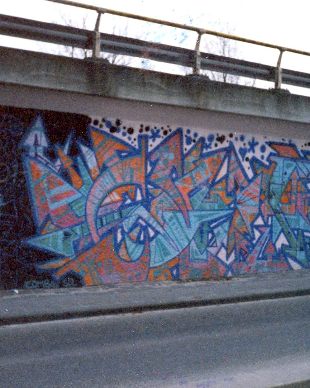 Graffiti keert terug onder Emmaviaduct, kunstenaarsduo maakt ruimtewerk ...