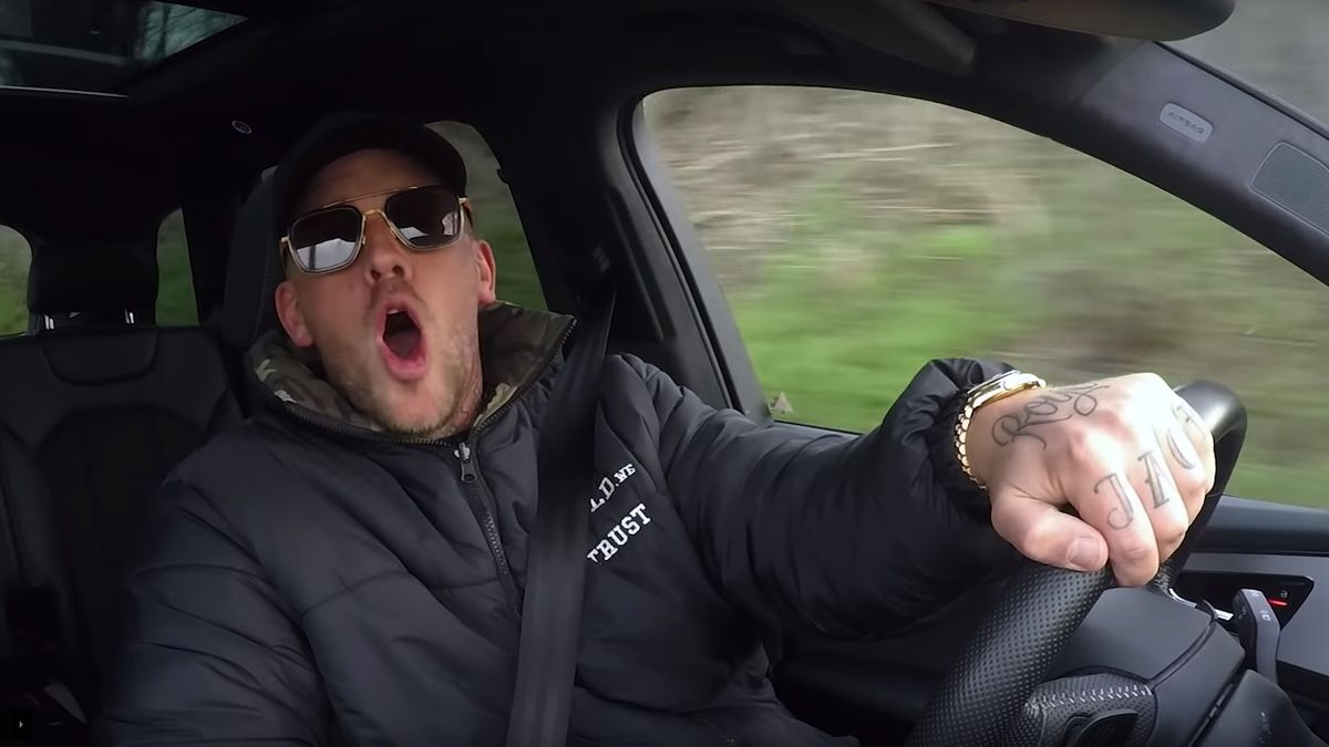 Rapper Jebroer op het matje voor dollemansrit met geleende politiewagen ...