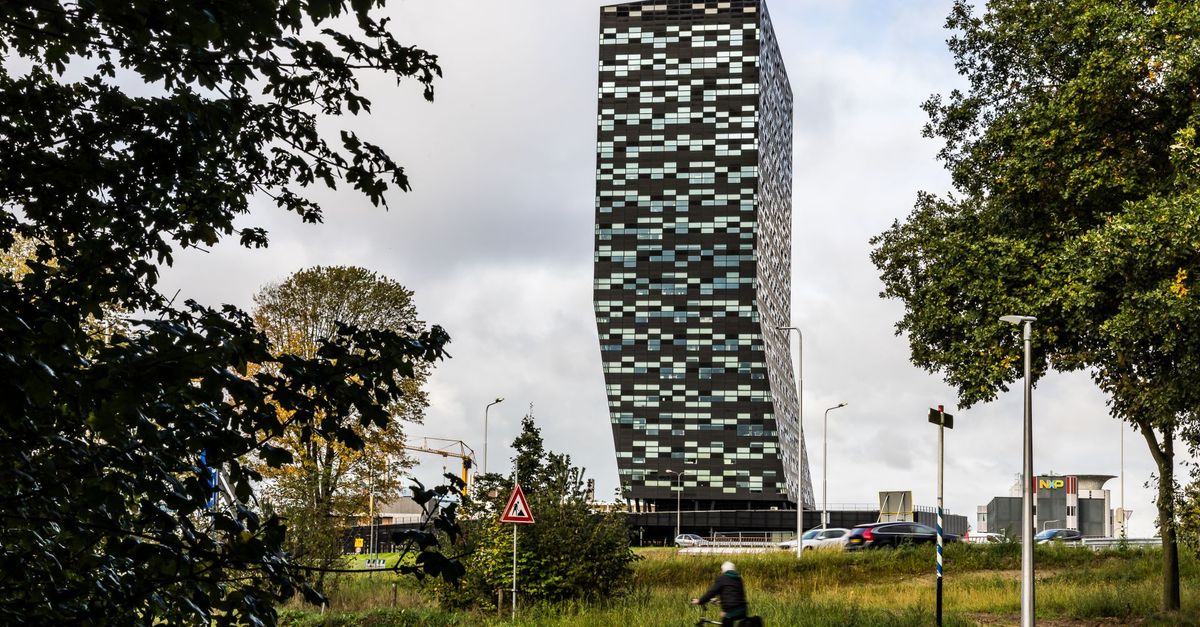 Chinese tak Nexperia keert zich tegen hoofdkantoor Nijmegen - Omroep ...